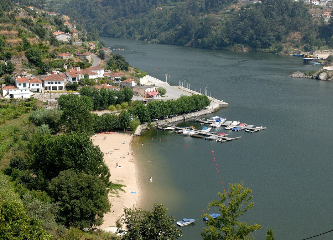 Playa Fluvial de Bitetos - Rota do Românico